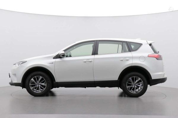 White Toyota RAV4 2016 in Vilnius, with an engine capacity of 2.49 L and mileage of 139 thousand km for 18900 €, photo 4 on AUTOMOTO.COM.LV