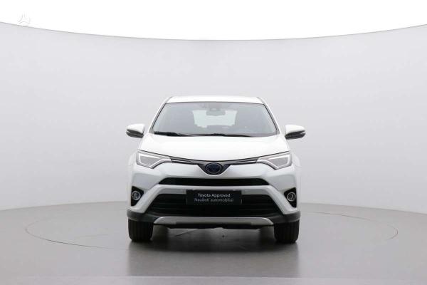 White Toyota RAV4 2016 in Vilnius, with an engine capacity of 2.49 L and mileage of 139 thousand km for 18900 €, photo 6 on AUTOMOTO.COM.LV