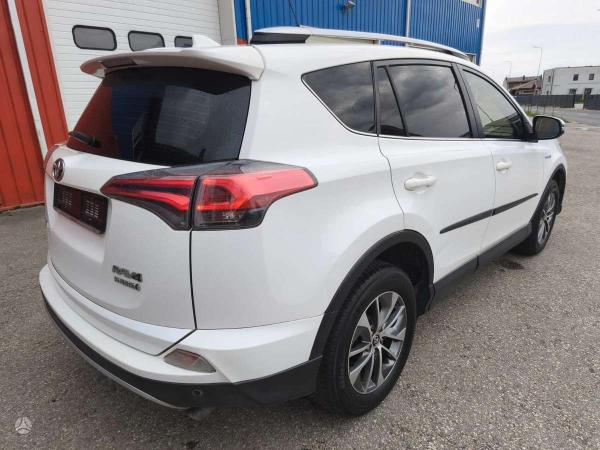 Balts Toyota RAV4 2016 Kauņa, ar dzinēja tilpumu 2.50 L un nobraukumu 198 tūkst. km par 10200 €, foto 8 vietnē AUTOMOTO.COM.LV