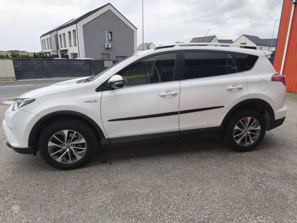 Balts Toyota RAV4 2016 Kauņa, ar dzinēja tilpumu 2.50 L un nobraukumu 198 tūkst. km par 10200 €, foto 9 vietnē AUTOMOTO.COM.LV