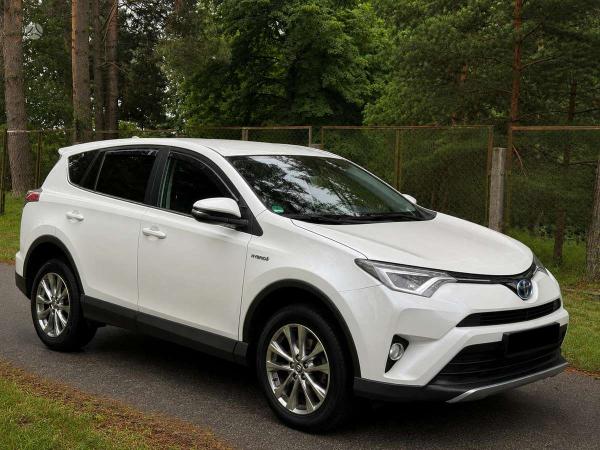 Balts Toyota RAV4 2016 Viļņa, ar dzinēja tilpumu 2.49 L un nobraukumu 192 tūkst. km par 17400 €, foto 1 vietnē AUTOMOTO.COM.LV