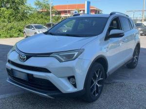 White Toyota RAV4 2016 in Vilnius, with an engine capacity of 2.49 L and mileage of 227 thousand km for 15499 €, photo  on AUTOMOTO.COM.LV