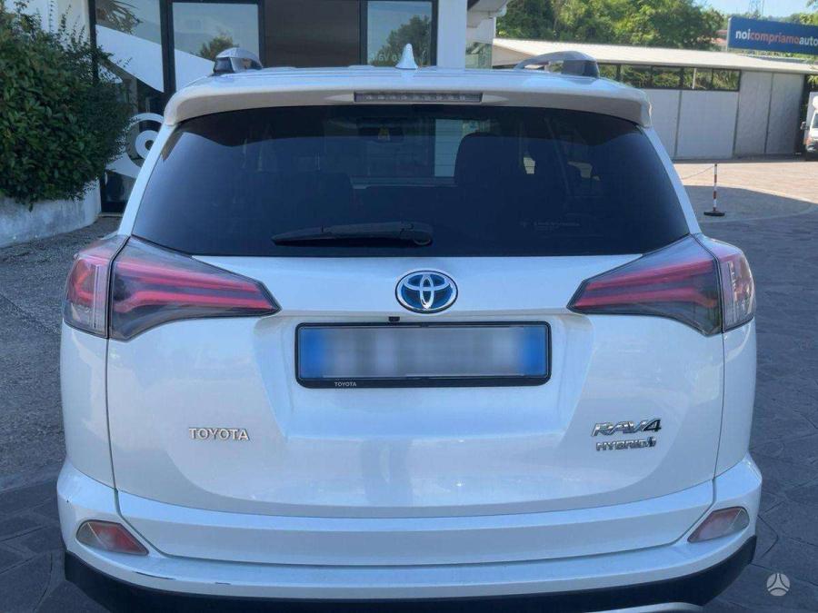 Balts Toyota RAV4 2016 Viļņa, ar dzinēja tilpumu 2.49 L un nobraukumu 227 tūkst. km par 15499 €, foto 3 vietnē AUTOMOTO.COM.LV