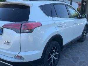 Balts Toyota RAV4 2016 Viļņa, ar dzinēja tilpumu 2.49 L un nobraukumu 227 tūkst. km par 15499 €, foto 5 vietnē AUTOMOTO.COM.LV
