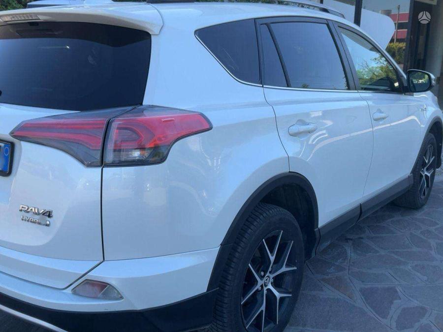 Balts Toyota RAV4 2016 Viļņa, ar dzinēja tilpumu 2.49 L un nobraukumu 227 tūkst. km par 15499 €, foto 5 vietnē AUTOMOTO.COM.LV