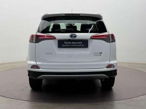 White Toyota RAV4 2016 in Panevezys, with an engine capacity of 2.49 L and mileage of 149 thousand km for 17990 €, photo 8 on AUTOMOTO.COM.LV