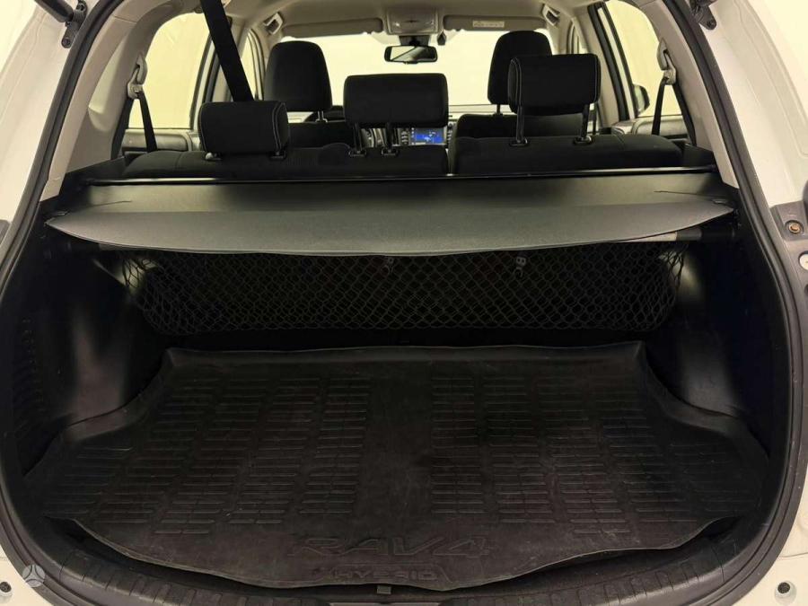 White Toyota RAV4 2016 in Panevezys, with an engine capacity of 2.49 L and mileage of 149 thousand km for 17990 €, photo 14 on AUTOMOTO.COM.LV