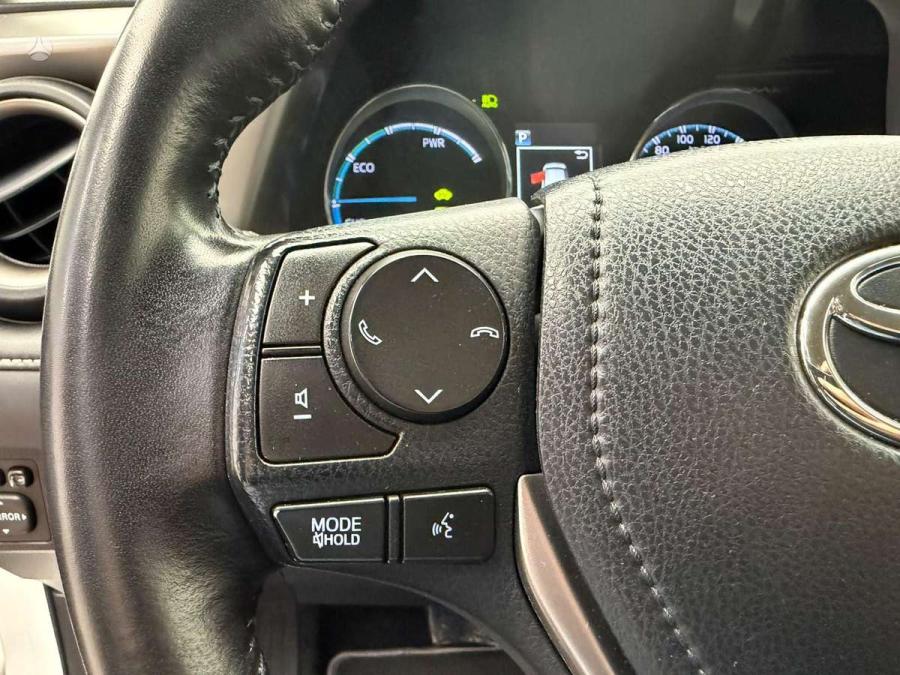 White Toyota RAV4 2016 in Panevezys, with an engine capacity of 2.49 L and mileage of 149 thousand km for 17990 €, photo 21 on AUTOMOTO.COM.LV
