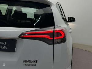 White Toyota RAV4 2016 in Panevezys, with an engine capacity of 2.49 L and mileage of 149 thousand km for 17990 €, photo 36 on AUTOMOTO.COM.LV
