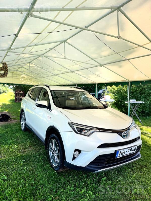 Balts Toyota RAV4 2016 Saldus, ar dzinēja tilpumu 2.50 L un nobraukumu 285 tūkst. km par 14500 €, foto 2 vietnē AUTOMOTO.COM.LV