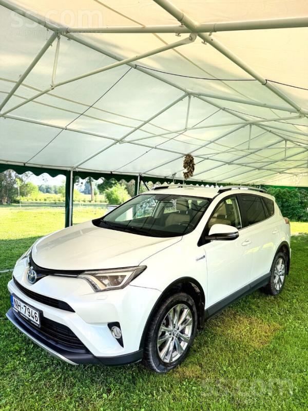 Balts Toyota RAV4 2016 Saldus, ar dzinēja tilpumu 2.50 L un nobraukumu 285 tūkst. km par 14500 €, foto 3 vietnē AUTOMOTO.COM.LV