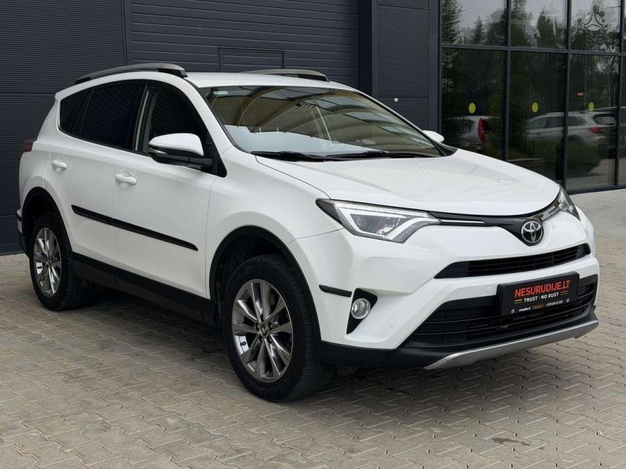 White Toyota RAV4 2016 in Vilnius, with an engine capacity of 2.00 L and mileage of 145 thousand km for 15555 €, photo 6 on AUTOMOTO.COM.LV