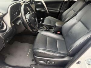 White Toyota RAV4 2016 in Vilnius, with an engine capacity of 2.00 L and mileage of 145 thousand km for 15555 €, photo 10 on AUTOMOTO.COM.LV