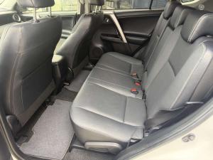 White Toyota RAV4 2016 in Vilnius, with an engine capacity of 2.00 L and mileage of 145 thousand km for 15555 €, photo 11 on AUTOMOTO.COM.LV