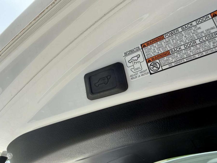White Toyota RAV4 2016 in Vilnius, with an engine capacity of 2.00 L and mileage of 145 thousand km for 15555 €, photo 16 on AUTOMOTO.COM.LV