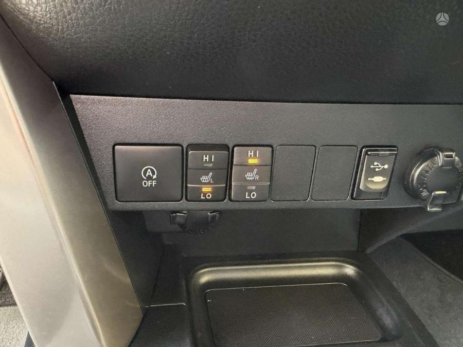 White Toyota RAV4 2016 in Vilnius, with an engine capacity of 2.00 L and mileage of 145 thousand km for 15555 €, photo 19 on AUTOMOTO.COM.LV