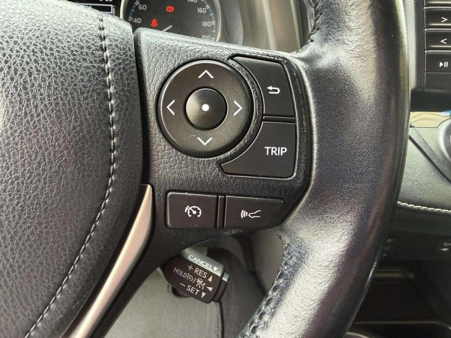 White Toyota RAV4 2016 in Vilnius, with an engine capacity of 2.00 L and mileage of 145 thousand km for 15555 €, photo 21 on AUTOMOTO.COM.LV