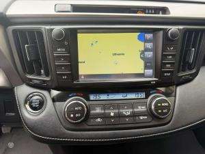 White Toyota RAV4 2016 in Vilnius, with an engine capacity of 2.00 L and mileage of 145 thousand km for 15555 €, photo 22 on AUTOMOTO.COM.LV