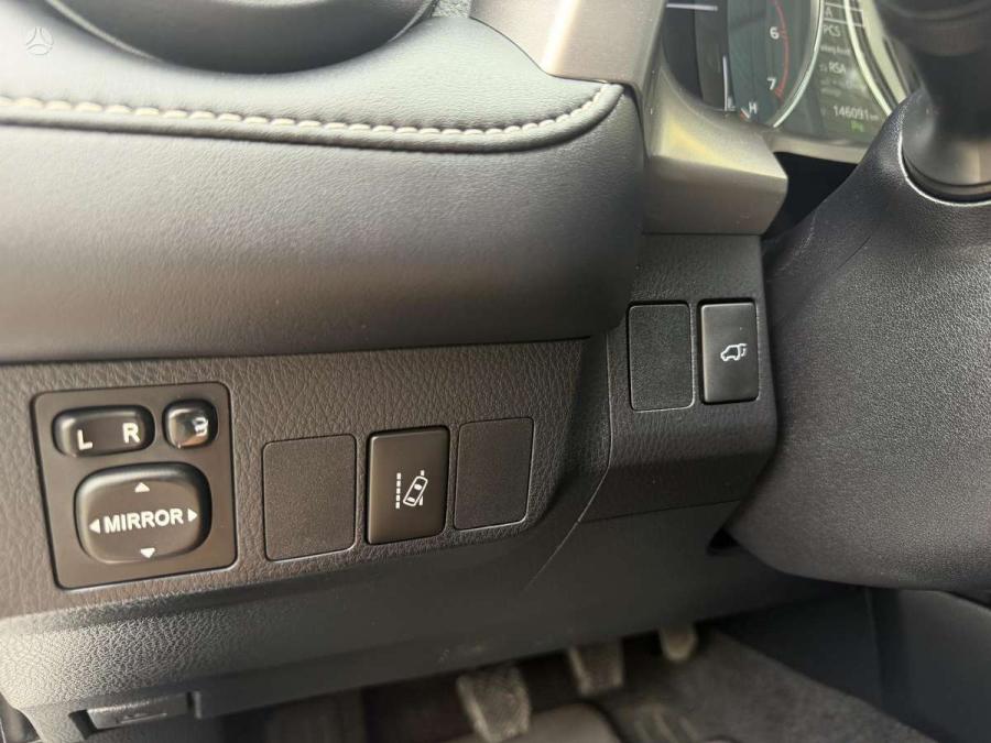 White Toyota RAV4 2016 in Vilnius, with an engine capacity of 2.00 L and mileage of 145 thousand km for 15555 €, photo 24 on AUTOMOTO.COM.LV