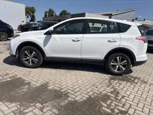 White Toyota RAV4 2016 in Taurage, with an engine capacity of 2.00 L and mileage of 200 thousand km for 9700 €, photo 5 on AUTOMOTO.COM.LV