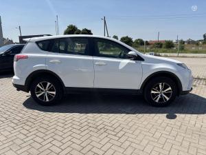 White Toyota RAV4 2016 in Taurage, with an engine capacity of 2.00 L and mileage of 200 thousand km for 9700 €, photo 7 on AUTOMOTO.COM.LV
