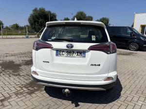 White Toyota RAV4 2016 in Taurage, with an engine capacity of 2.00 L and mileage of 200 thousand km for 9700 €, photo 8 on AUTOMOTO.COM.LV