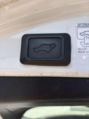 White Toyota RAV4 2016 in Taurage, with an engine capacity of 2.00 L and mileage of 200 thousand km for 9700 €, photo 11 on AUTOMOTO.COM.LV