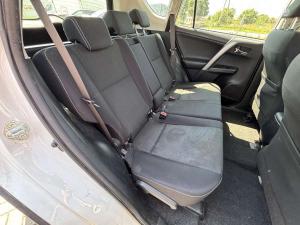 White Toyota RAV4 2016 in Taurage, with an engine capacity of 2.00 L and mileage of 200 thousand km for 9700 €, photo 14 on AUTOMOTO.COM.LV