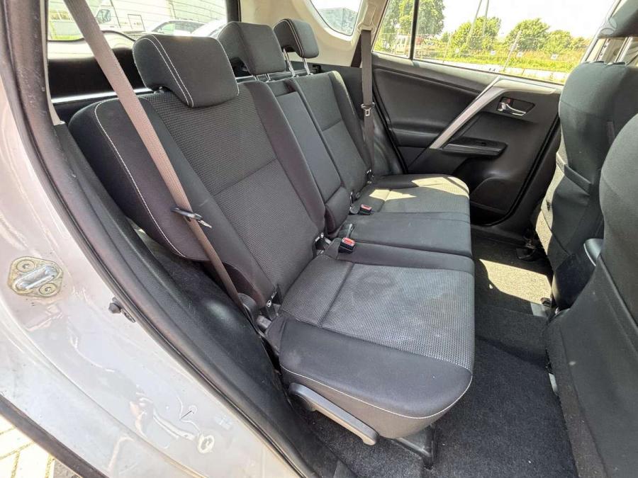 White Toyota RAV4 2016 in Taurage, with an engine capacity of 2.00 L and mileage of 200 thousand km for 9700 €, photo 14 on AUTOMOTO.COM.LV