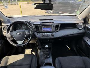 White Toyota RAV4 2016 in Taurage, with an engine capacity of 2.00 L and mileage of 200 thousand km for 9700 €, photo 15 on AUTOMOTO.COM.LV