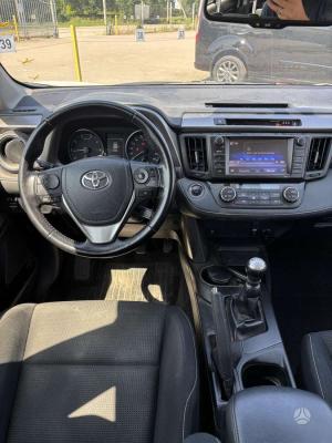 White Toyota RAV4 2016 in Taurage, with an engine capacity of 2.00 L and mileage of 200 thousand km for 9700 €, photo 16 on AUTOMOTO.COM.LV