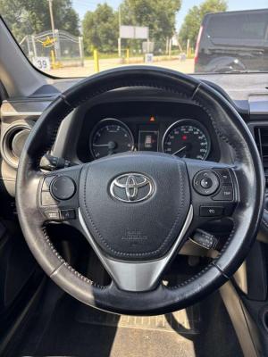 White Toyota RAV4 2016 in Taurage, with an engine capacity of 2.00 L and mileage of 200 thousand km for 9700 €, photo 17 on AUTOMOTO.COM.LV