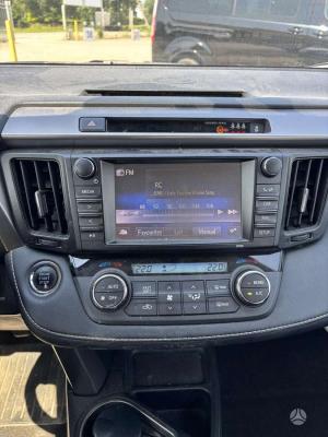 White Toyota RAV4 2016 in Taurage, with an engine capacity of 2.00 L and mileage of 200 thousand km for 9700 €, photo 18 on AUTOMOTO.COM.LV