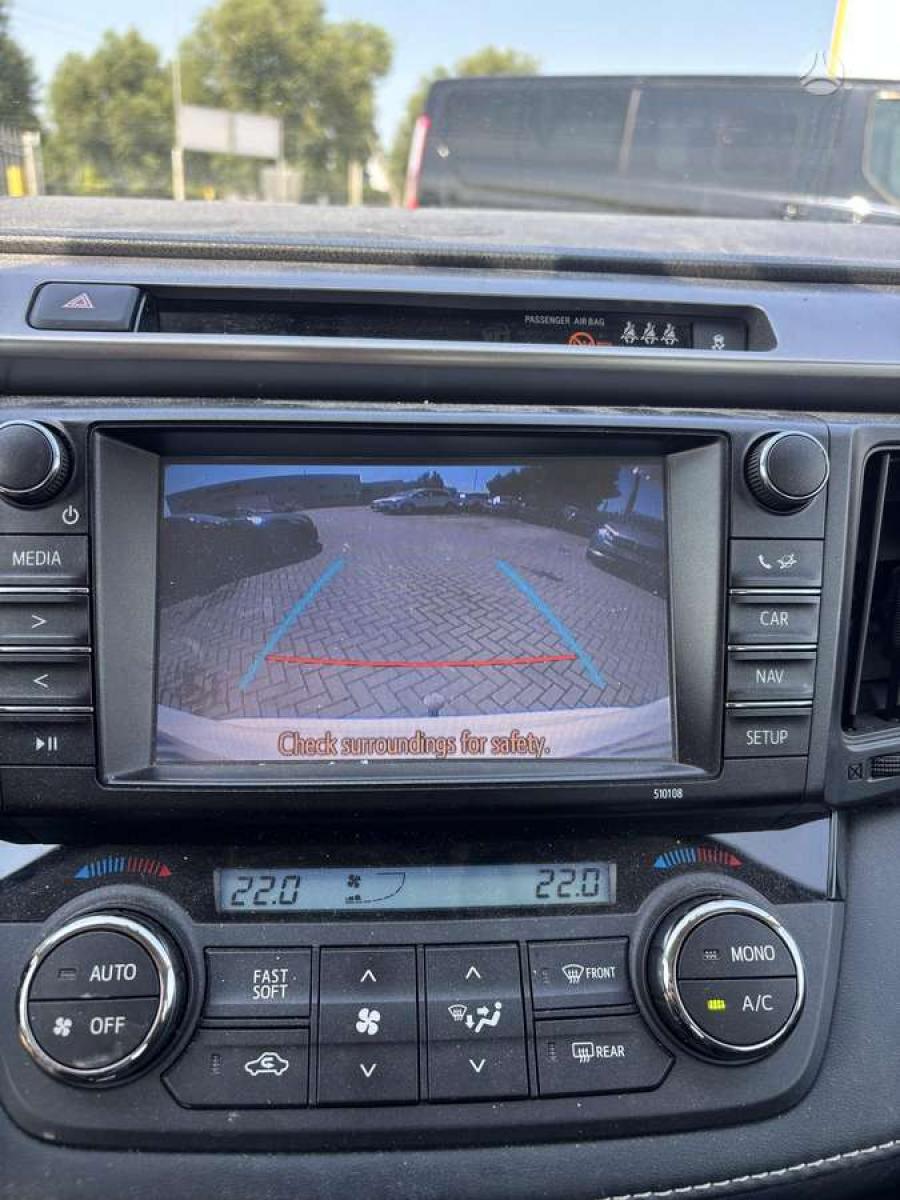 White Toyota RAV4 2016 in Taurage, with an engine capacity of 2.00 L and mileage of 200 thousand km for 9700 €, photo 20 on AUTOMOTO.COM.LV