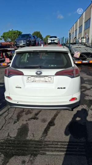 White Toyota RAV4 2016 in Kaunas, with an engine capacity of 2.00 L and mileage of 207 thousand km for 9650 €, photo 5 on AUTOMOTO.COM.LV