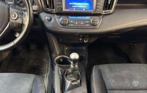 White Toyota RAV4 2016 in Kaunas, with an engine capacity of 2.00 L and mileage of 207 thousand km for 9650 €, photo 8 on AUTOMOTO.COM.LV