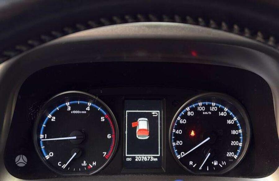 White Toyota RAV4 2016 in Kaunas, with an engine capacity of 2.00 L and mileage of 207 thousand km for 9650 €, photo 12 on AUTOMOTO.COM.LV