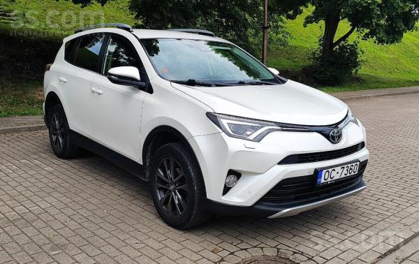 Balts Toyota RAV4 2016 Rēzekne, ar dzinēja tilpumu 2.00 L un nobraukumu 213 tūkst. km par 14700 €, foto 2 vietnē AUTOMOTO.COM.LV