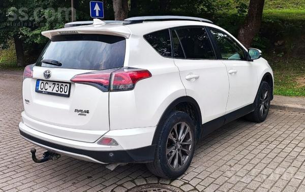 Balts Toyota RAV4 2016 Rēzekne, ar dzinēja tilpumu 2.00 L un nobraukumu 213 tūkst. km par 14700 €, foto 5 vietnē AUTOMOTO.COM.LV