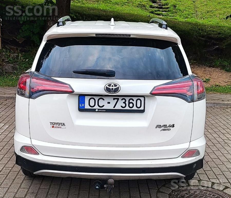 Balts Toyota RAV4 2016 Rēzekne, ar dzinēja tilpumu 2.00 L un nobraukumu 213 tūkst. km par 14700 €, foto 7 vietnē AUTOMOTO.COM.LV