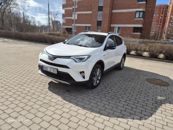 Balts Toyota RAV4 2016 Rīga, ar dzinēja tilpumu 2.50 L un nobraukumu 178 tūkst. km par 16500 €, foto 2 vietnē AUTOMOTO.COM.LV