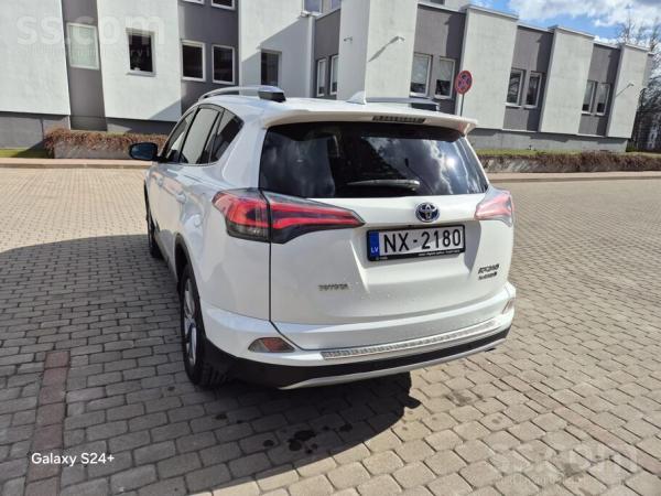 Balts Toyota RAV4 2016 Rīga, ar dzinēja tilpumu 2.50 L un nobraukumu 178 tūkst. km par 16500 €, foto 4 vietnē AUTOMOTO.COM.LV
