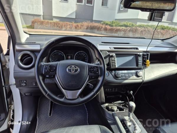 Balts Toyota RAV4 2016 Rīga, ar dzinēja tilpumu 2.50 L un nobraukumu 178 tūkst. km par 16500 €, foto 6 vietnē AUTOMOTO.COM.LV