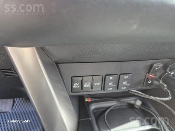 Balts Toyota RAV4 2016 Rīga, ar dzinēja tilpumu 2.50 L un nobraukumu 178 tūkst. km par 16500 €, foto 7 vietnē AUTOMOTO.COM.LV