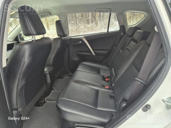 Balts Toyota RAV4 2016 Rīga, ar dzinēja tilpumu 2.50 L un nobraukumu 178 tūkst. km par 16500 €, foto 8 vietnē AUTOMOTO.COM.LV