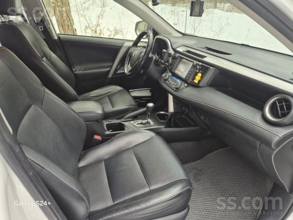 Balts Toyota RAV4 2016 Rīga, ar dzinēja tilpumu 2.50 L un nobraukumu 178 tūkst. km par 16500 €, foto 9 vietnē AUTOMOTO.COM.LV