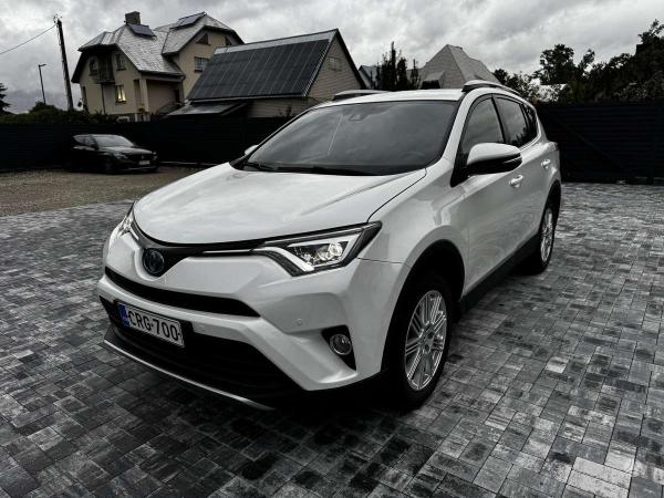 Белый Тойота РАВ 4 2016 в Каунас, объемом двигателя 2.49 л и пробегом 170 тыс. км за 15200 €, фото 1 на AUTOMOTO.COM.LV