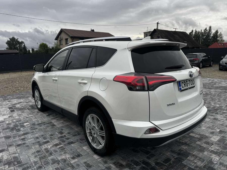 Balts Toyota RAV4 2016 Kauņa, ar dzinēja tilpumu 2.49 L un nobraukumu 170 tūkst. km par 15200 €, foto 9 vietnē AUTOMOTO.COM.LV