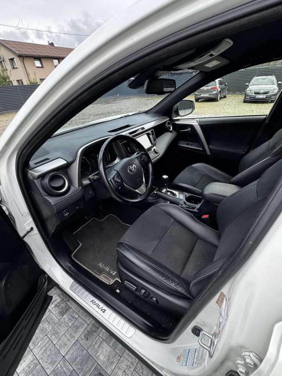 Balts Toyota RAV4 2016 Kauņa, ar dzinēja tilpumu 2.49 L un nobraukumu 170 tūkst. km par 15200 €, foto 12 vietnē AUTOMOTO.COM.LV