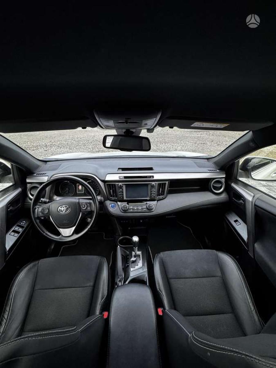 Balts Toyota RAV4 2016 Kauņa, ar dzinēja tilpumu 2.49 L un nobraukumu 170 tūkst. km par 15200 €, foto 13 vietnē AUTOMOTO.COM.LV